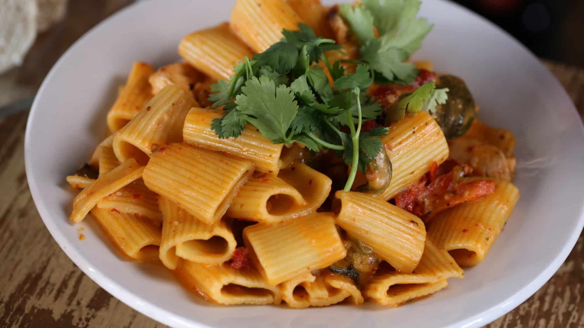 S4E2 – Lotsa Pasta at Shell’s Pasta & Seafood - Goodtaste with Tanji